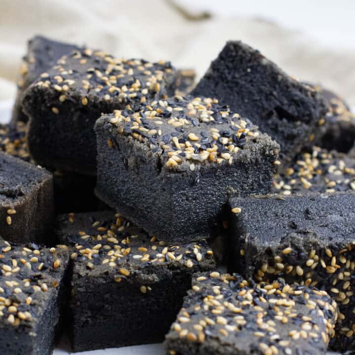 Easy Black Sesame Mochi (One Bowl Recipe) - Plates by Nat